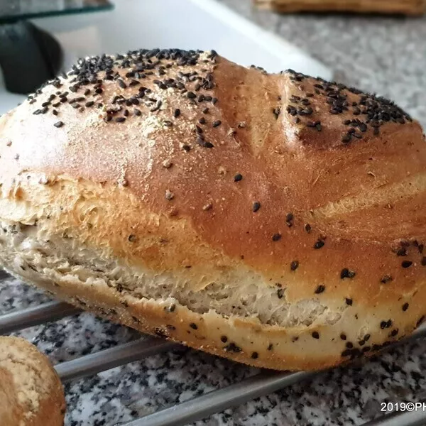 Pains ovales au sésame noir - Recette i-Cook'in | Guy Demarle