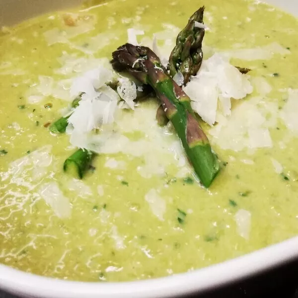 VELOUTE D'ASPERGES VERTES AU PARMESAN - Recette i-Cook'in | Guy Demarle