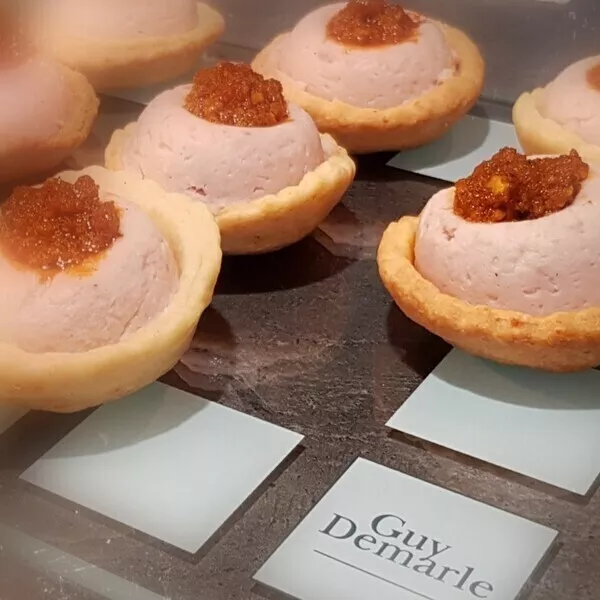 Mousse de jambon et Pesto Rosso sur pâte brisée au parmesan ☆ Evi ...