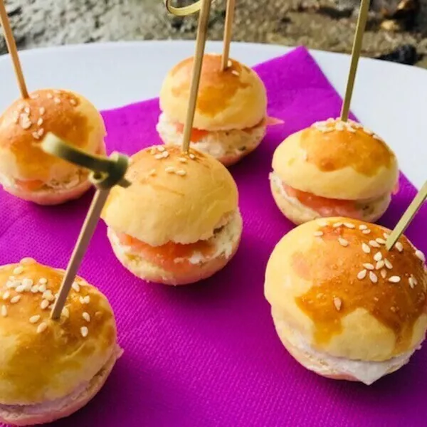 Mini Pains Burgers Moelleux ( env 60 pièces ) - Recette i-Cook'in | Guy ...